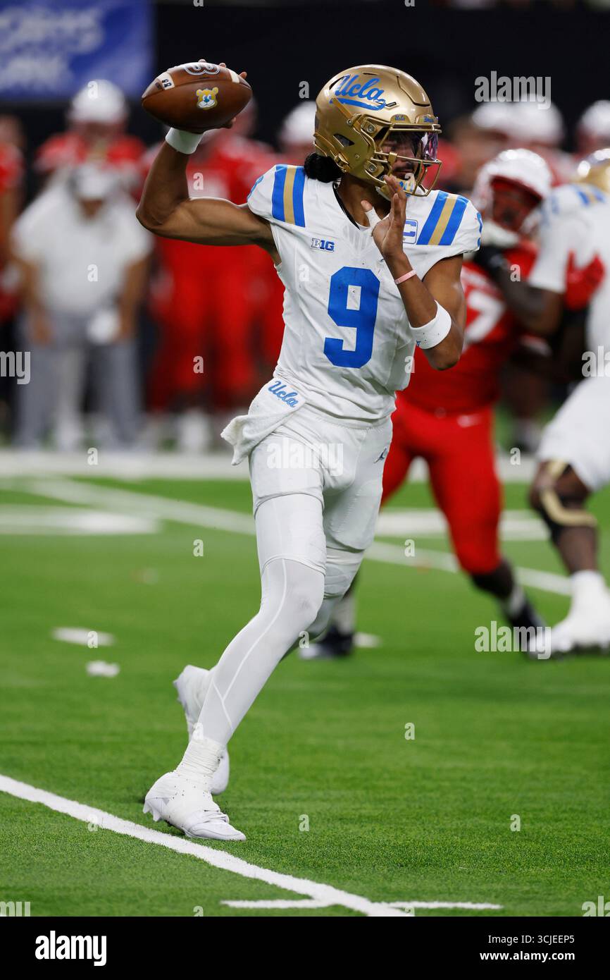 LAS VEGAS, NV - SEPTEMBER 06: Quarterback Nico Iamaleava #9 of the UCLA ...