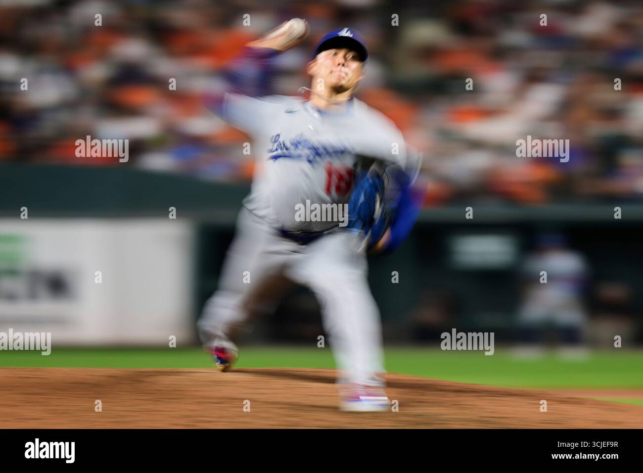 Los Angeles Dodgers starting pitcher Yoshinobu Yamamoto (18) delivers ...