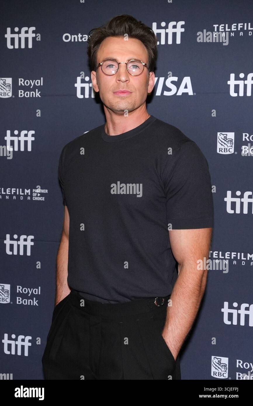 Chris Evans arrives on the red carpet to promote the film "Sacrifice ...