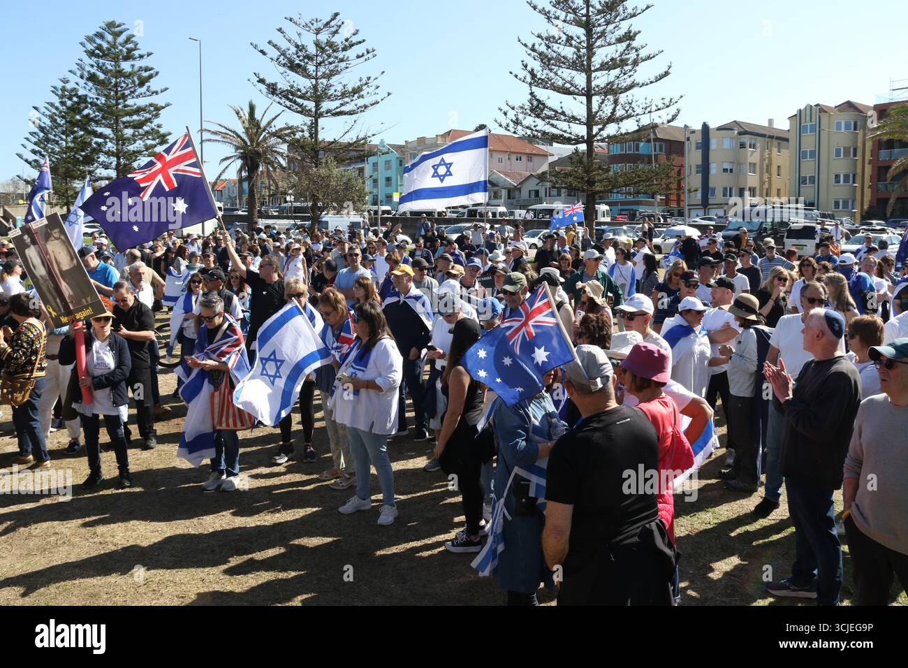 Sydney, Australia. 7th September 2025. Jews gather at Bondi Beach “to ...