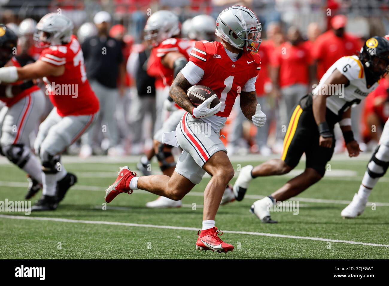 Ohio State receiver Brandon Inniss plays against Grambling State during ...