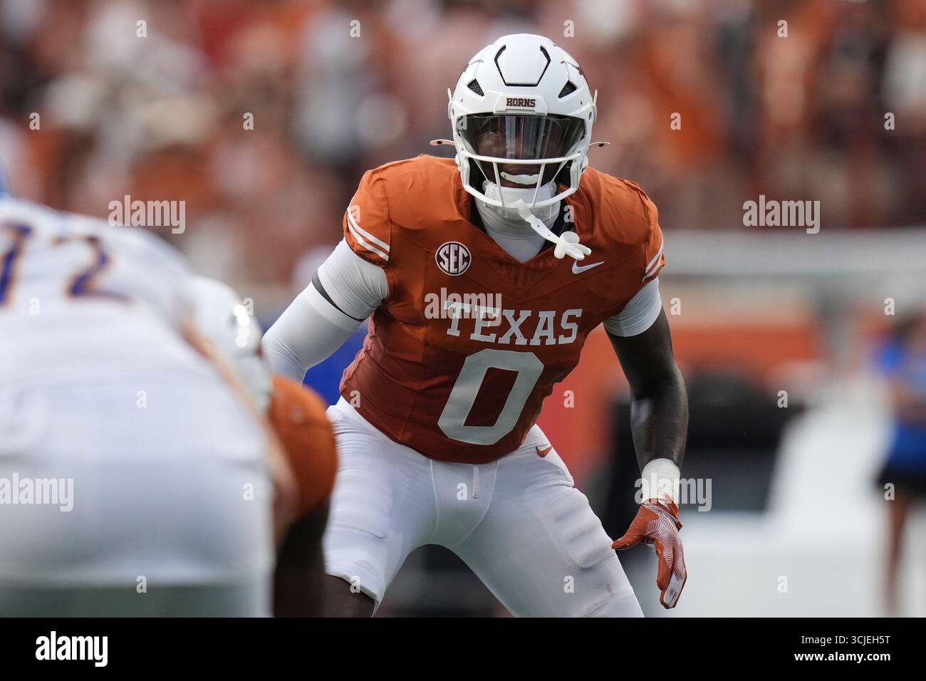 Texas linebacker Anthony Hill Jr. (0) during the first half of an NCAA ...