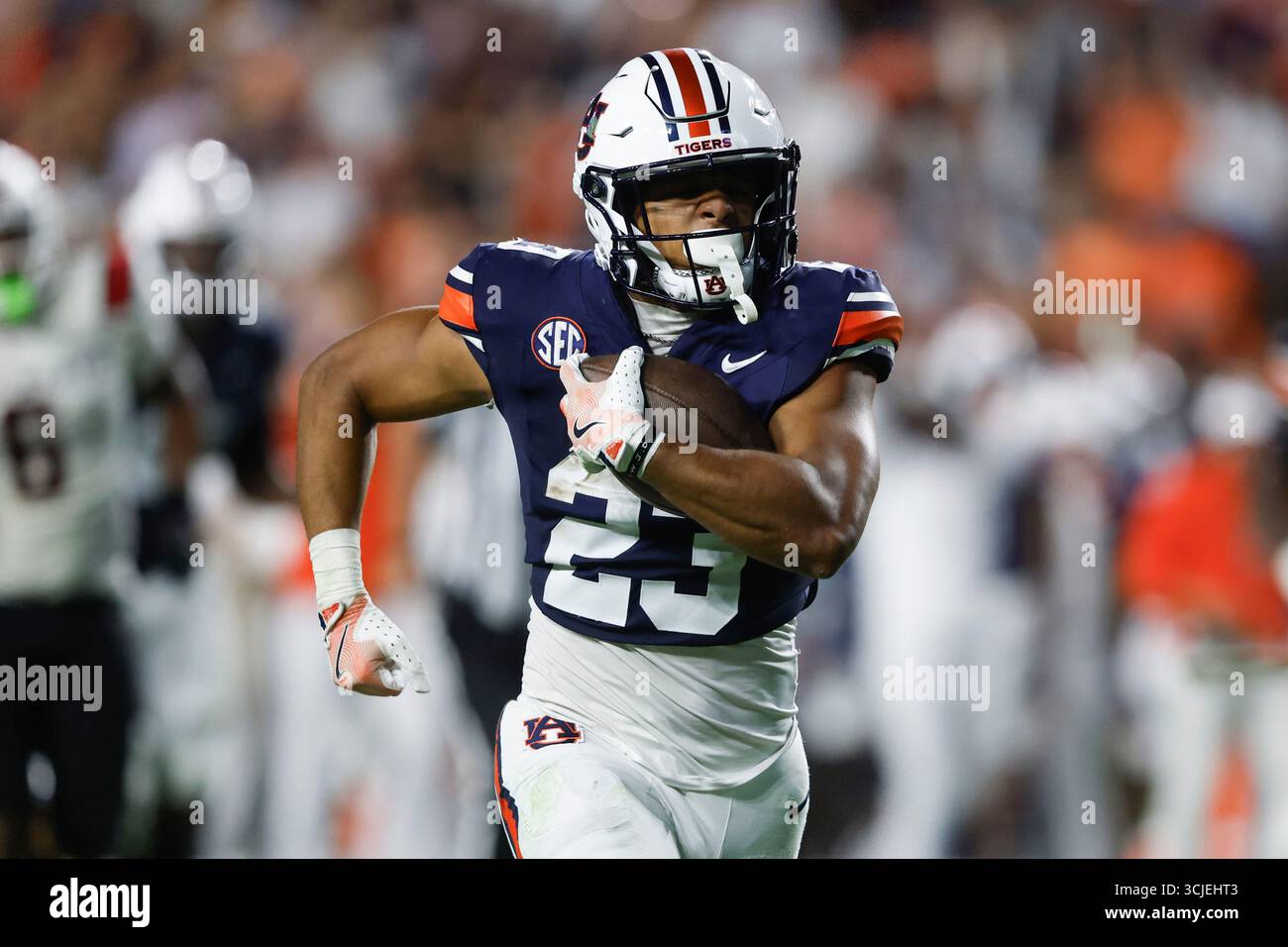 Auburn running back Jeremiah Cobb (23) carries the ball in for a ...