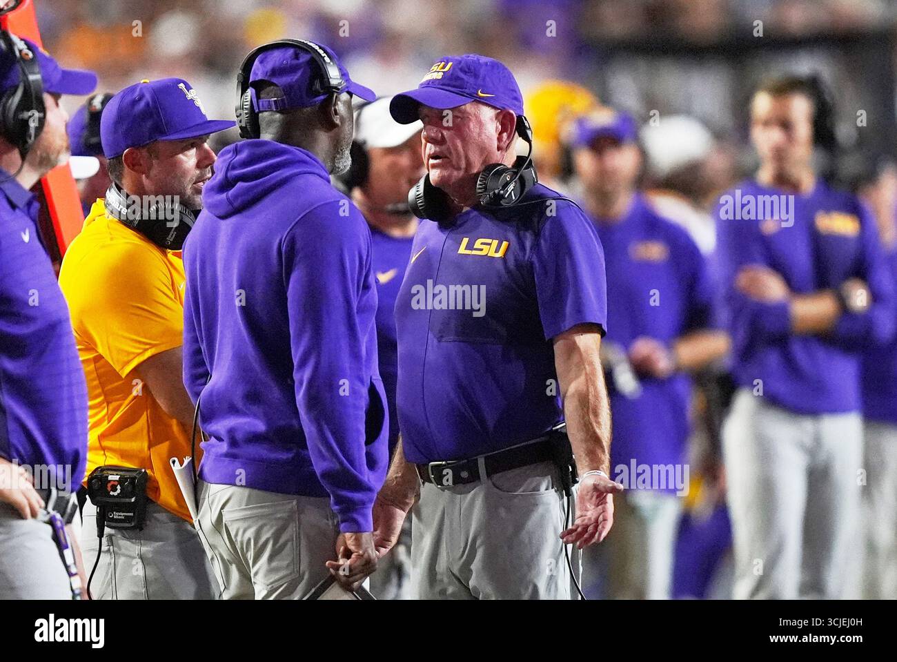 LSU head coach Brian Kelly talks on the sideline in the second half of ...