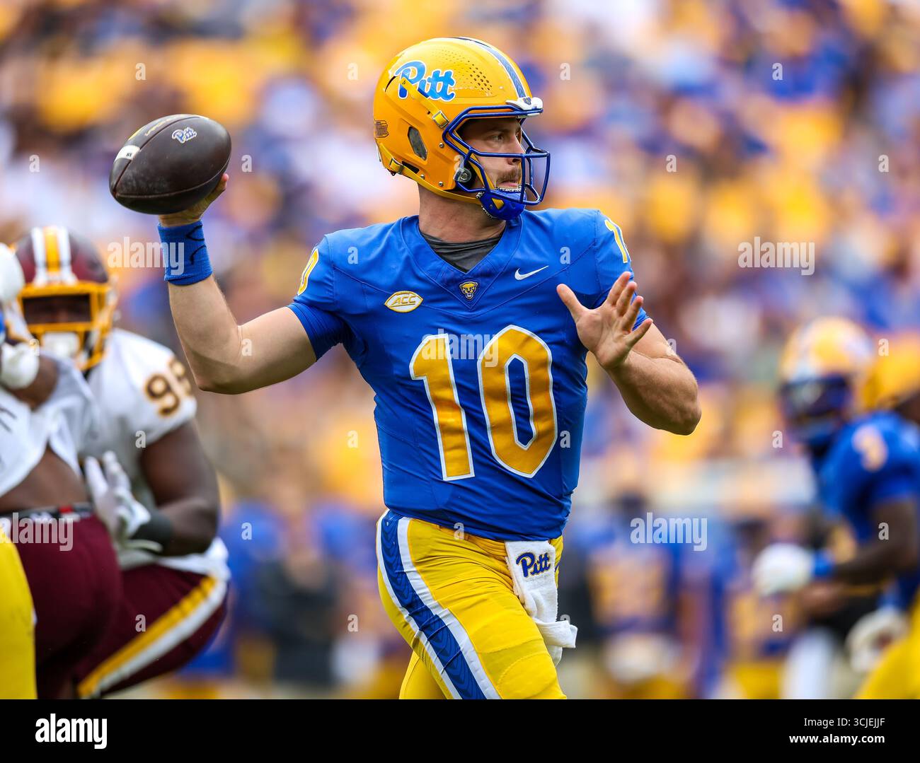 September 6, 2025: Pitt Panthers quarterback Eli Holstein (10) looks to ...