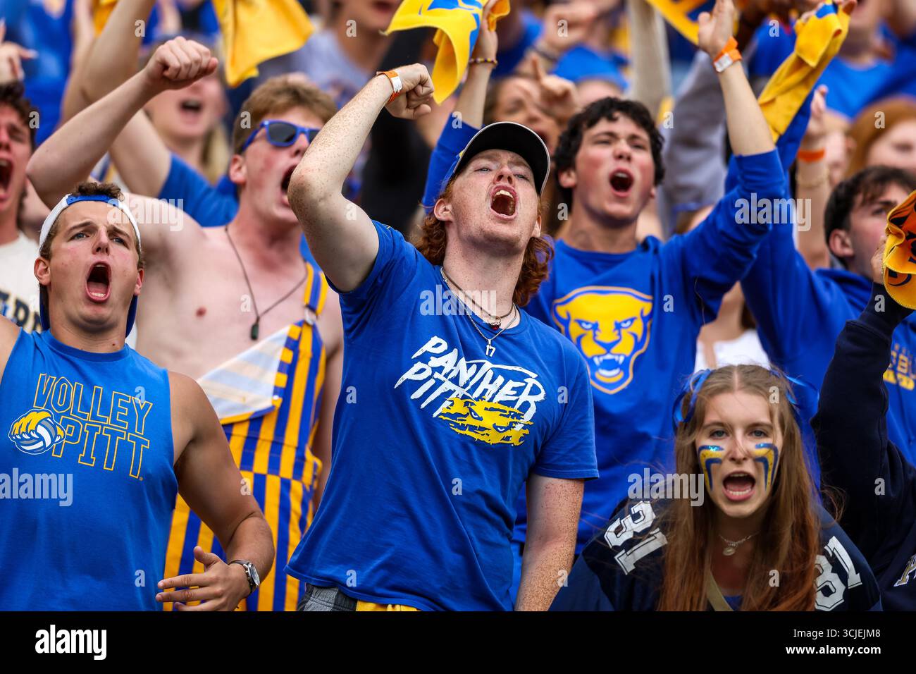 September 6, 2025: Pitt Panthers fans celebrate during the NCAA ...