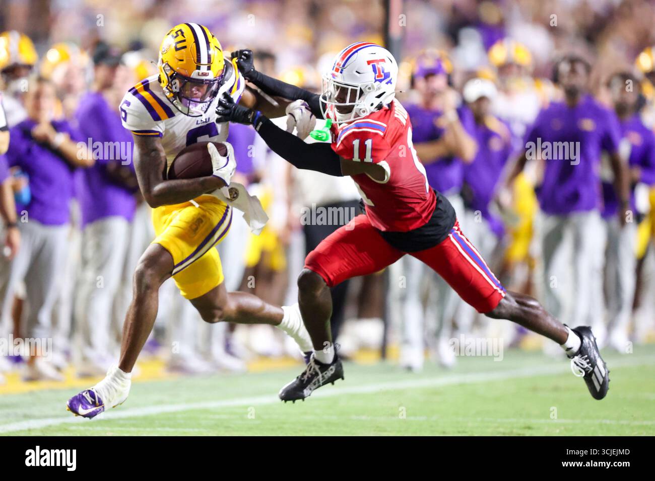Louisiana Tech Bulldogs defensive back Cedric Woods (11) tries to force ...