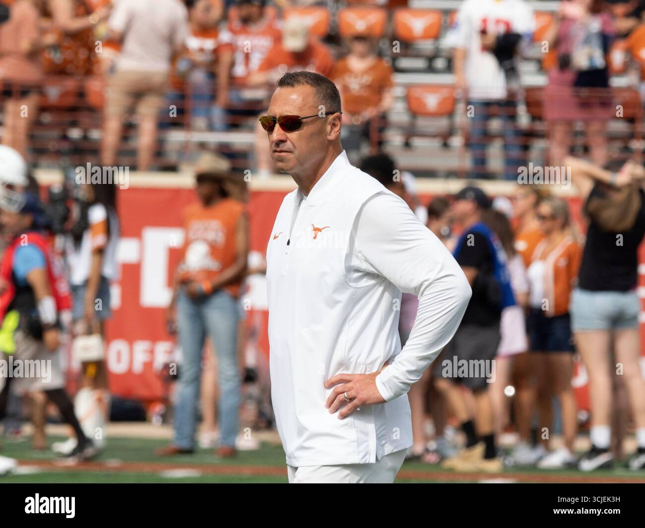 Texas head coach Steve Sarkisian watches his team warm-up before an ...