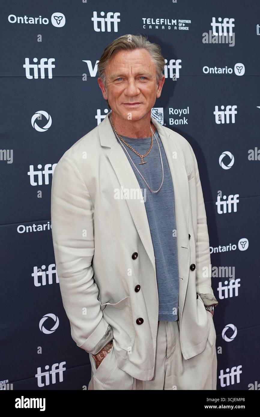 Daniel Craig attends the red carpet for the ‘Wake Up Dead Man: A Knives Out Mystery’ premiere ...