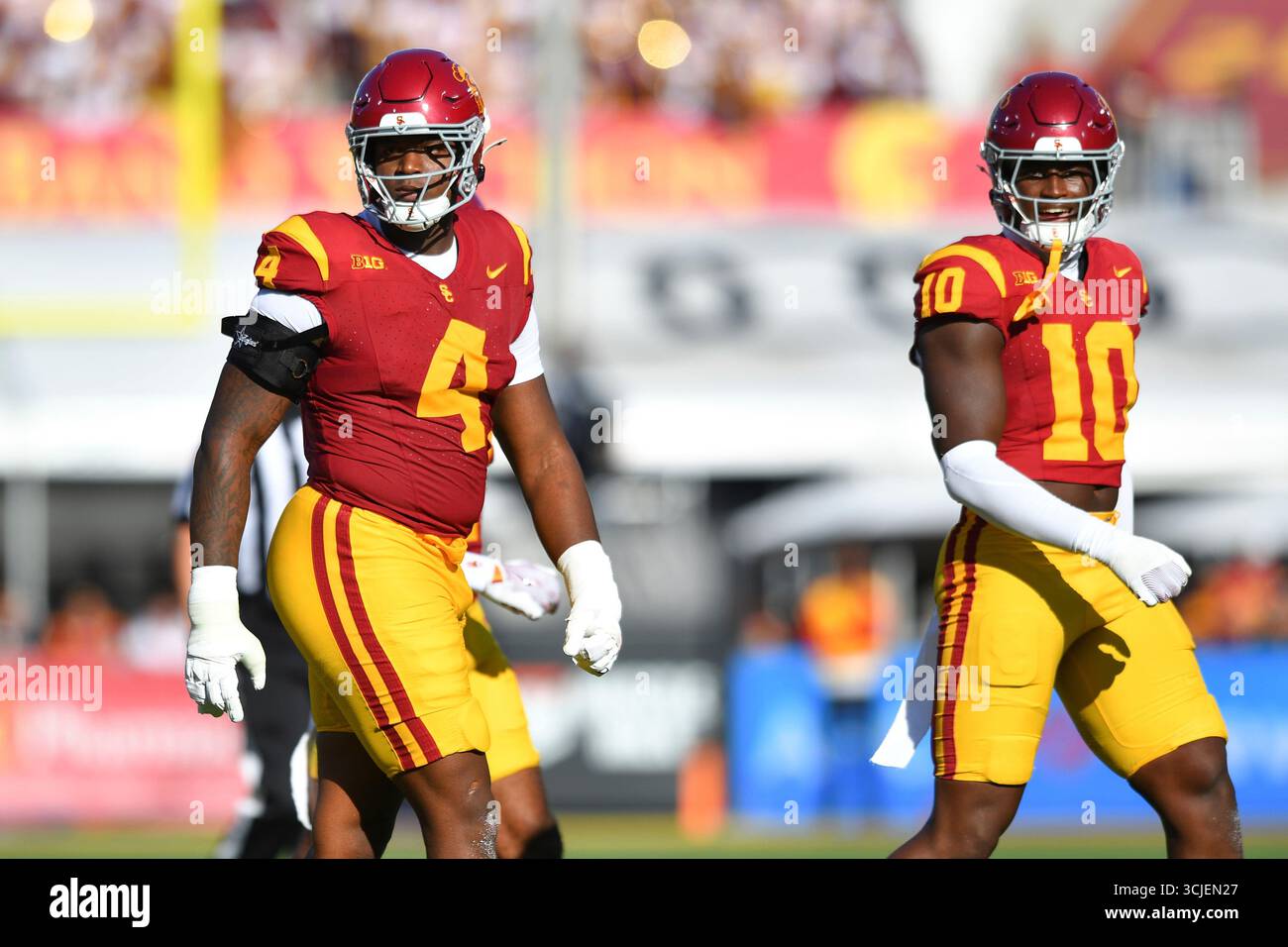 LOS ANGELES, CA - SEPTEMBER 06: USC Trojans defensive end Jahkeem ...