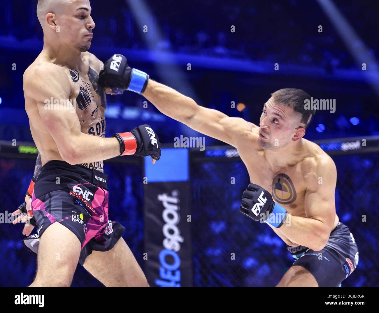 (250907) -- ZAGREB, Sept. 7, 2025 (Xinhua) -- Stipe Brcic (R) of ...