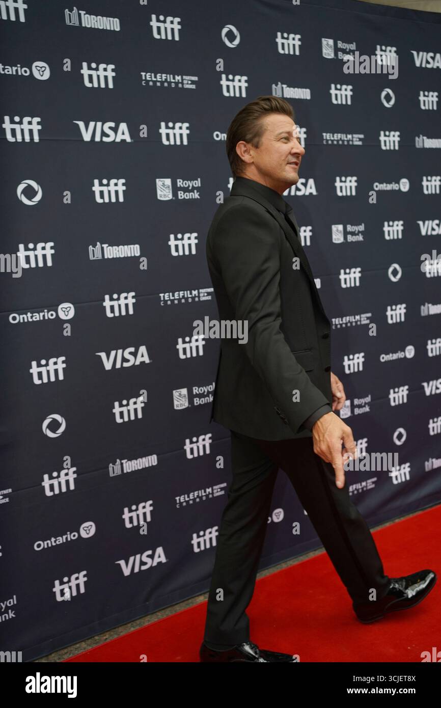 Jeremy Renner attends the red carpet for the ‘Wake Up Dead Man: A ...