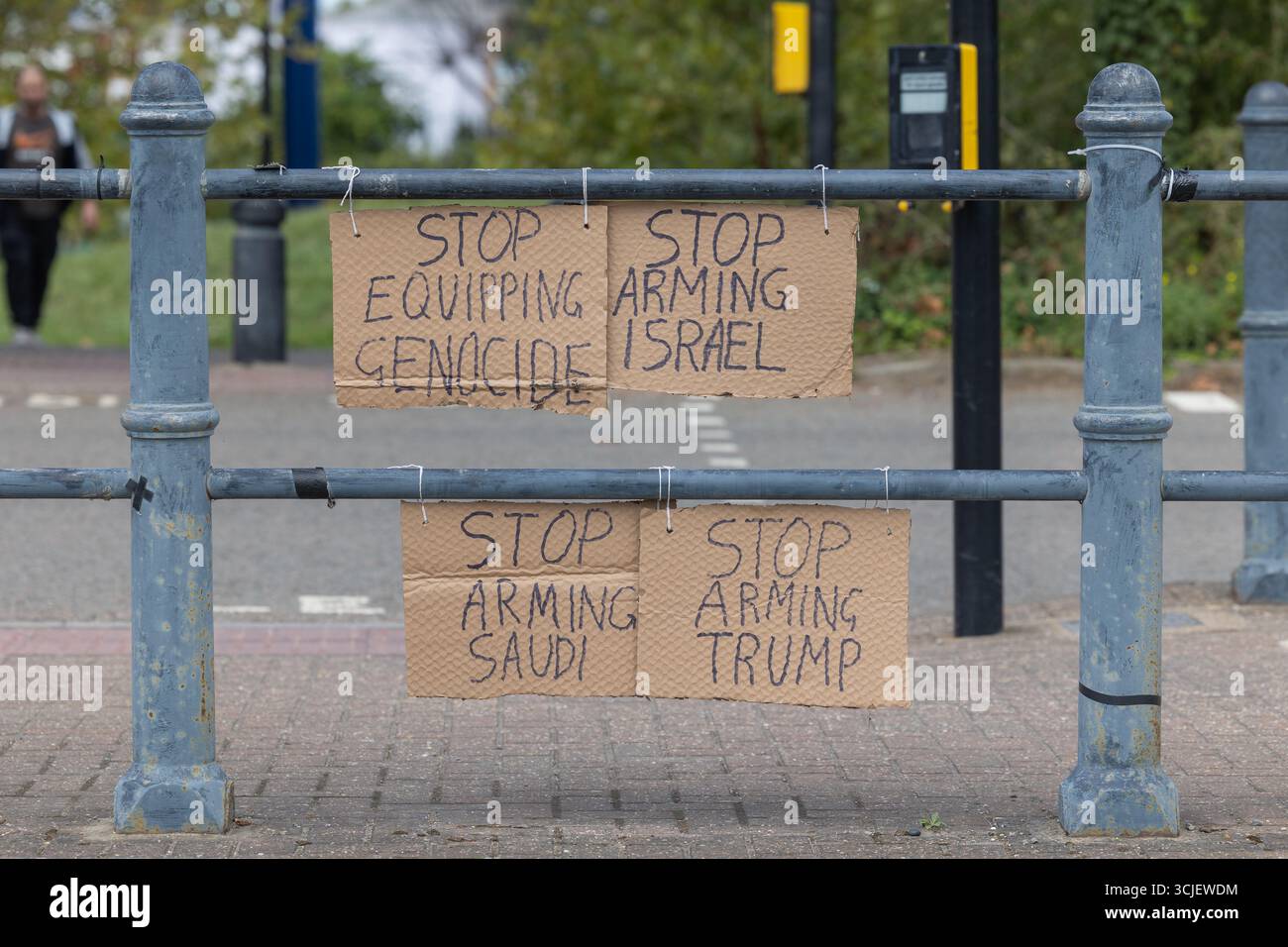 London, UK. 6th Sep, 2025. Handwritten protest signs attached to a ...