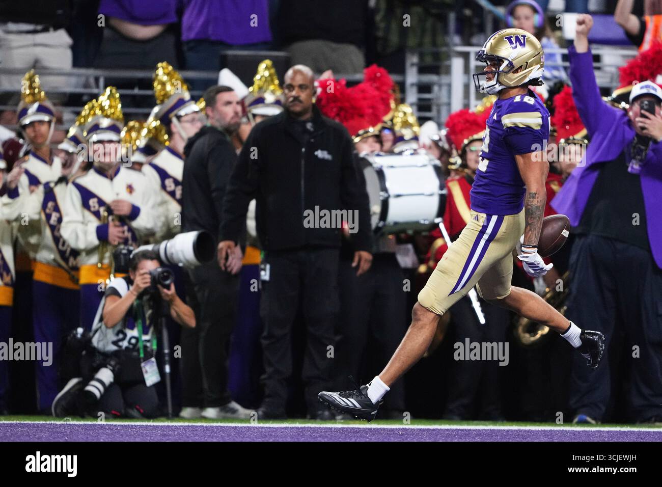 Washington wide receiver Denzel Boston (12) runs a punt return for a ...