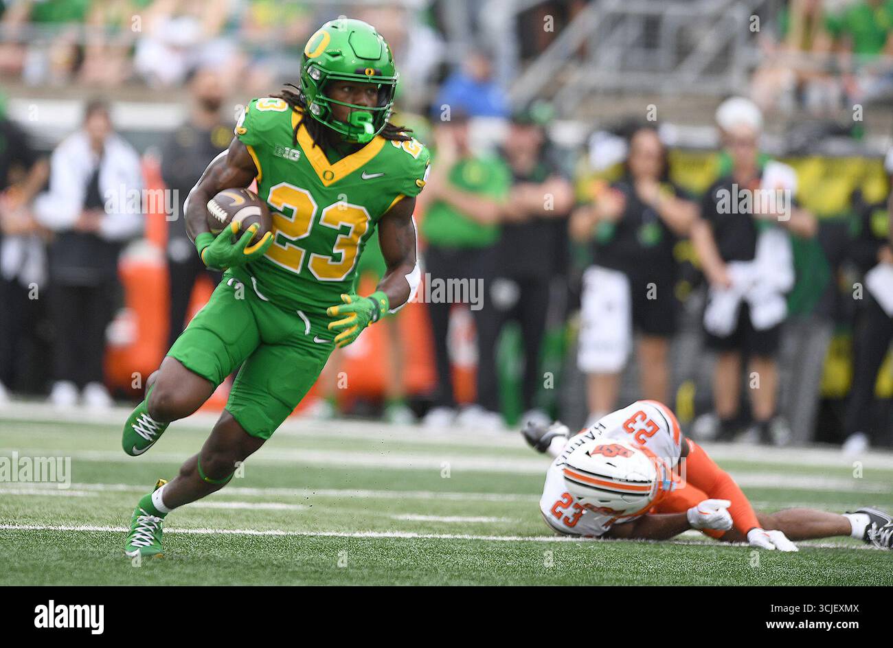 Oregon running back Dierre Hill Jr. (23) rushes past Oklahoma State ...