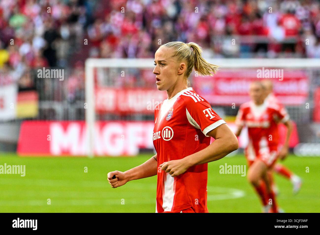06.09.2025, Allianz-Arena, M?nchen, GER, FFBL, FC Bayern M?nchen vs Bayer 04 Leverkusen, im Bild ...