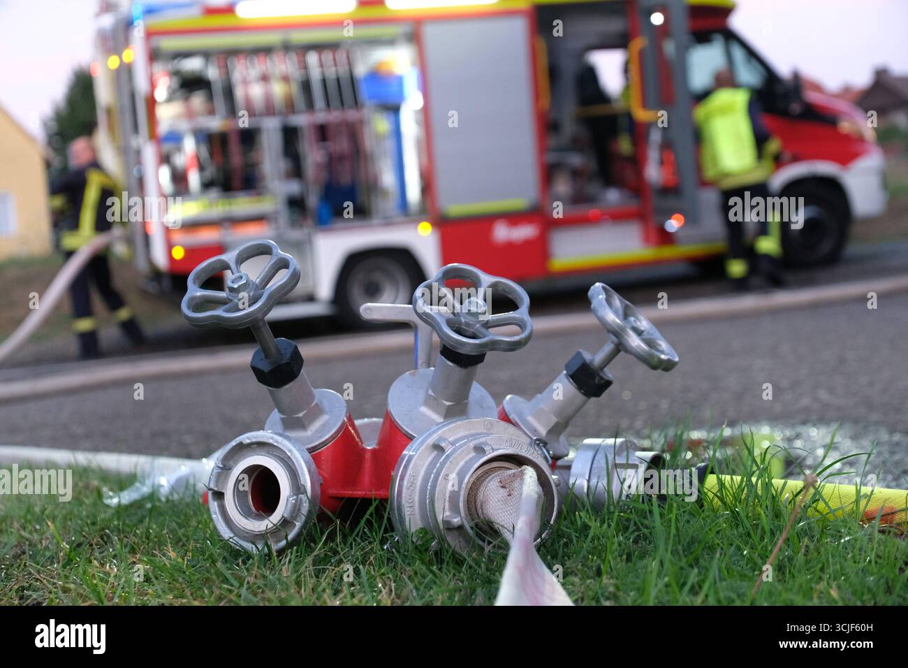 Feuerwehr-Blaulicht Feuerwehr in verschiedenen Bildern und Aktionen in ...