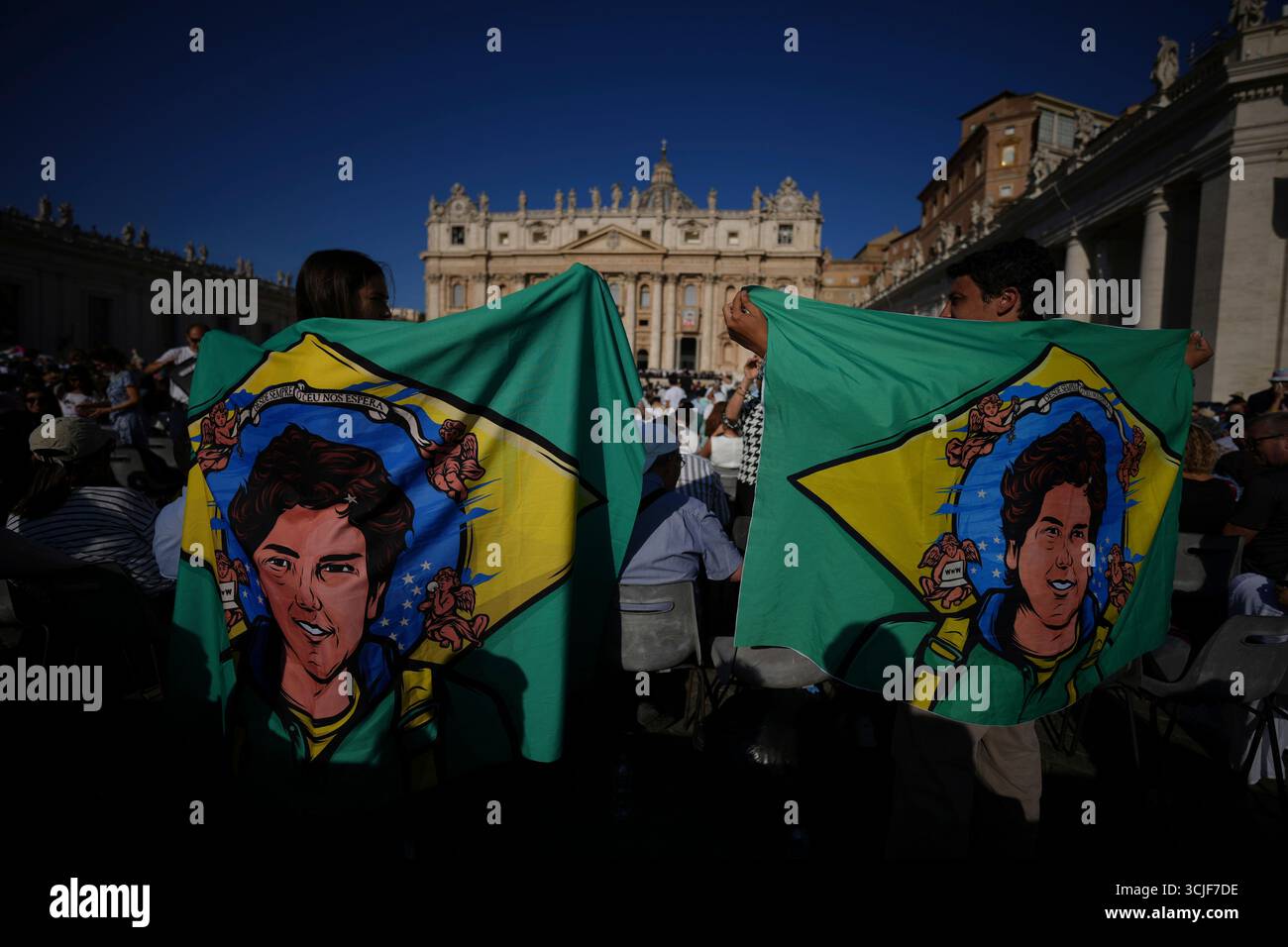 Pilgrims arrive with flags bearing portraits of Carlo Acutis for the ...