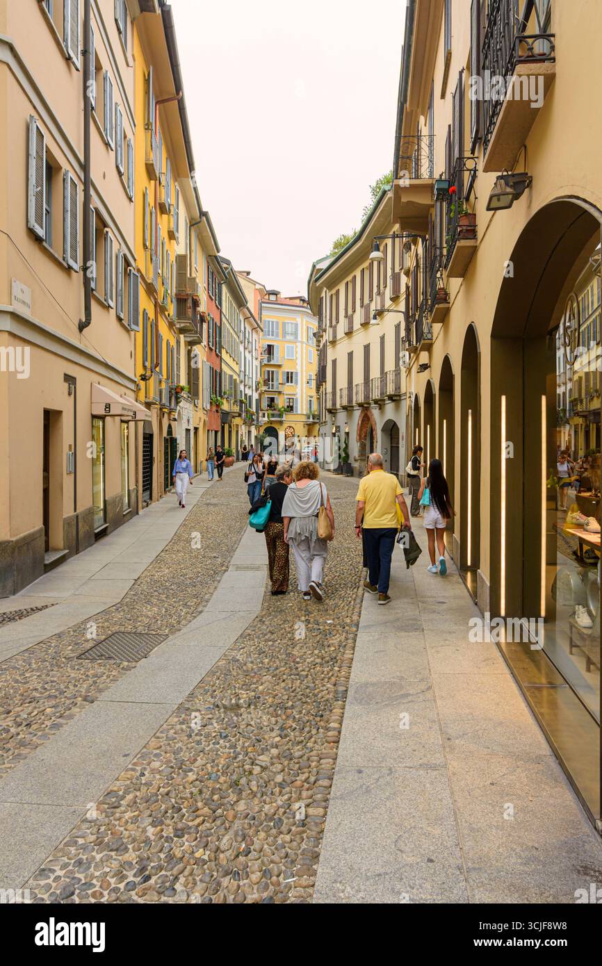 Italy milan street scene hi-res stock photography and images - Alamy