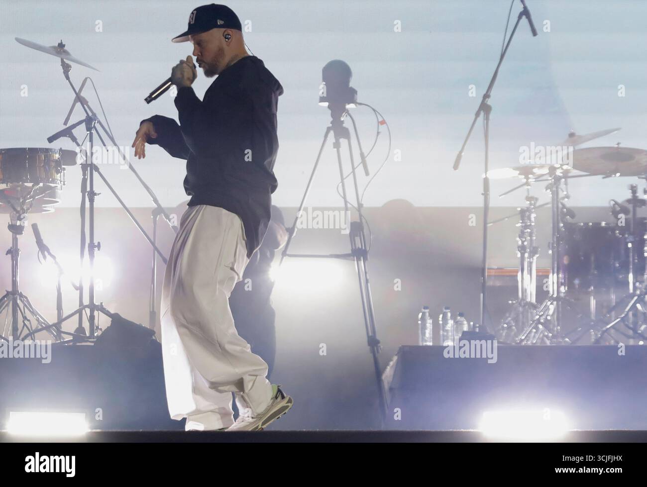 Puerto Rican rapper Residente demands justice for Palestine during a ...