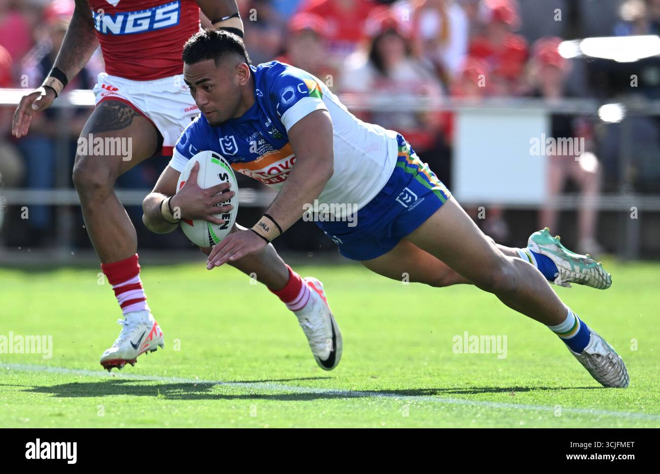 Michael Asomua of the Raiders scores a try during the NRL Round 27 ...