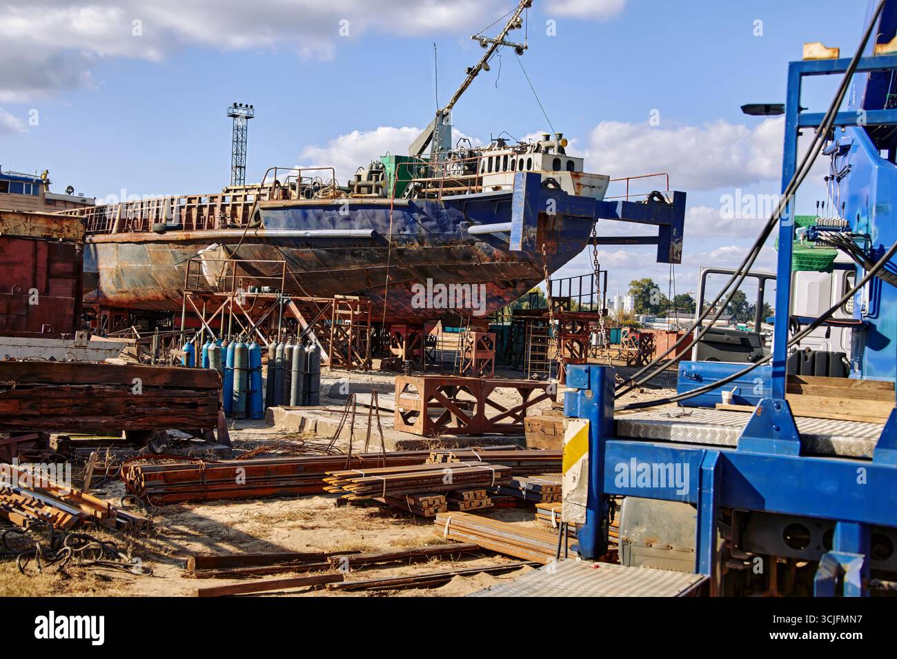 Image of a rusty ship hull in a repair dock Stock Photo - Alamy