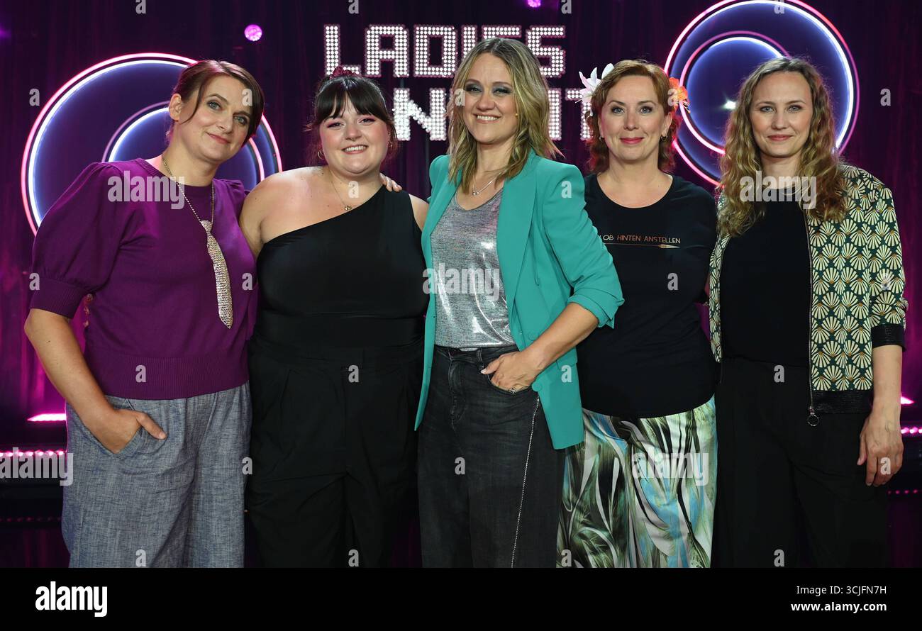 Ella Carina Werner, l-r, Teresa Reichl, Lisa Feller, Martina Brandl ...