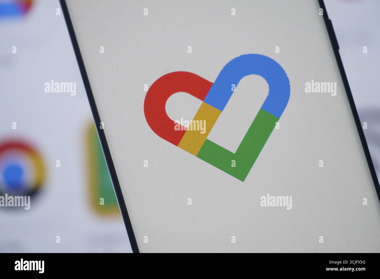 Google Fit App logo on a smartphone screen Stock Photo - Alamy