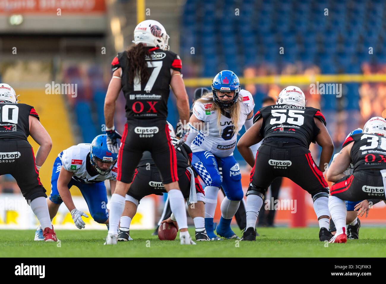 Michael Breuler (17, WR, QB, New Yorker Lions Braunschweig) und Nic ...