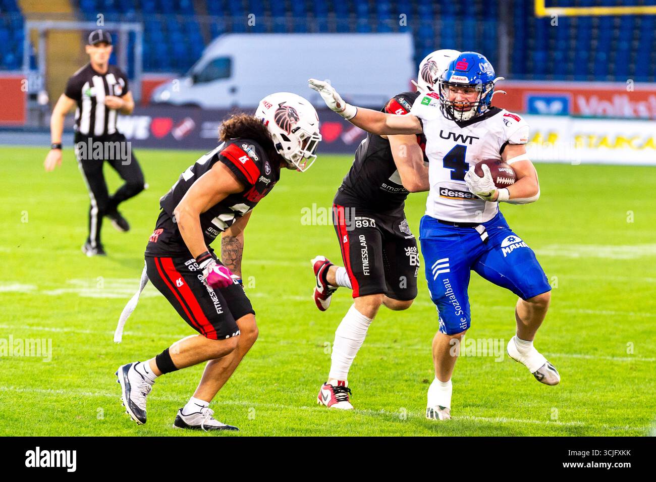 Patrick Welte (4, RB, Allgaeu Comets) mit Louis Bergeron (22, DB, New ...