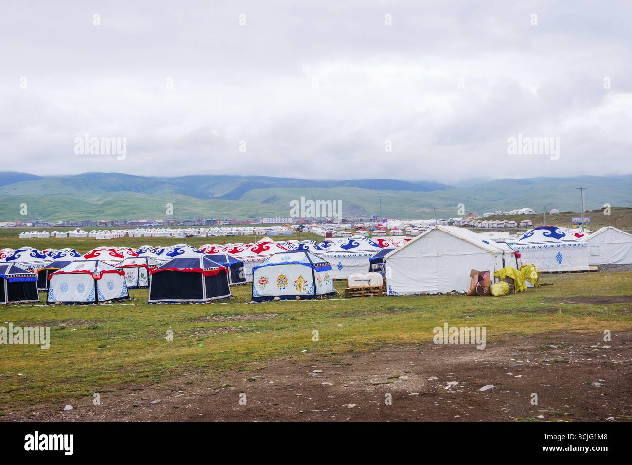 Qinghai lake yurts hi-res stock photography and images - Alamy