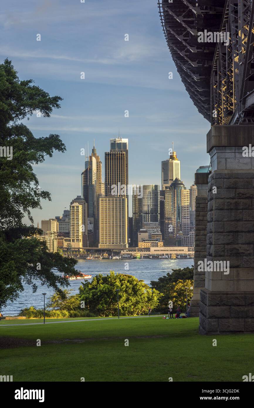 View on Sydney skyline under the harbour bridge Stock Photo - Alamy