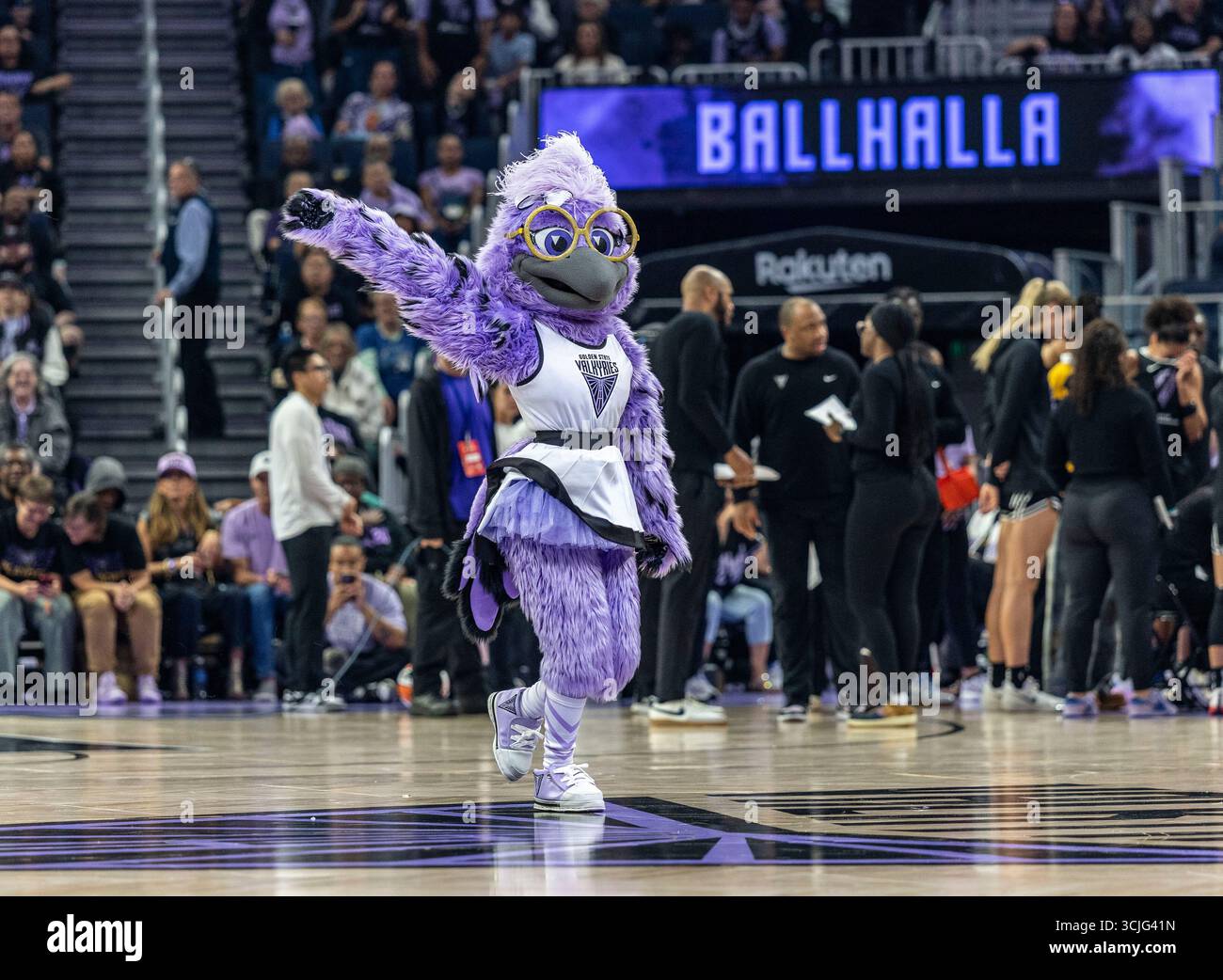 September 06 2025 San Francisco CA, U.S.A. Valkyries mascot Violet on ...