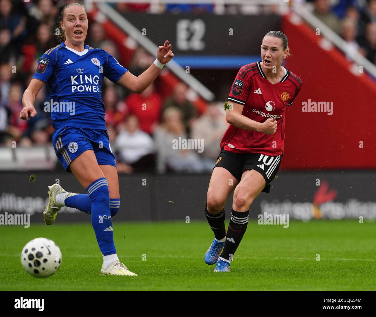 Manchester United's Elisabeth Terland attempts a shot on target during ...