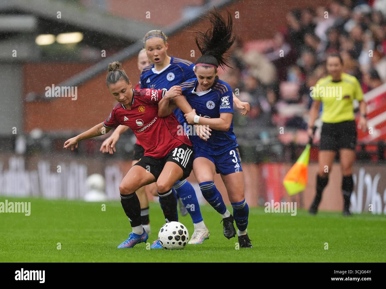 Manchester United's Julia Zigiotti Olme battles for the ball with ...