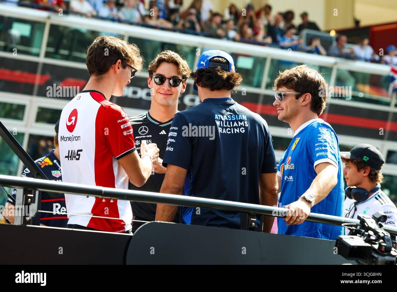 BEARMAN 'Ollie' Oliver (gbr), Haas F1 Team VF-25, RUSSELL George (gbr ...