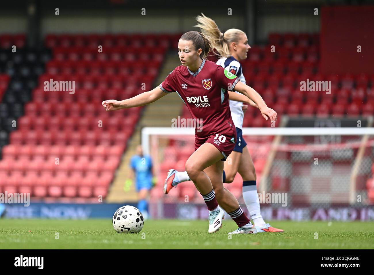 London, Eangland, September 07th 2025: Anouk Denton (18 West Ham) in ...