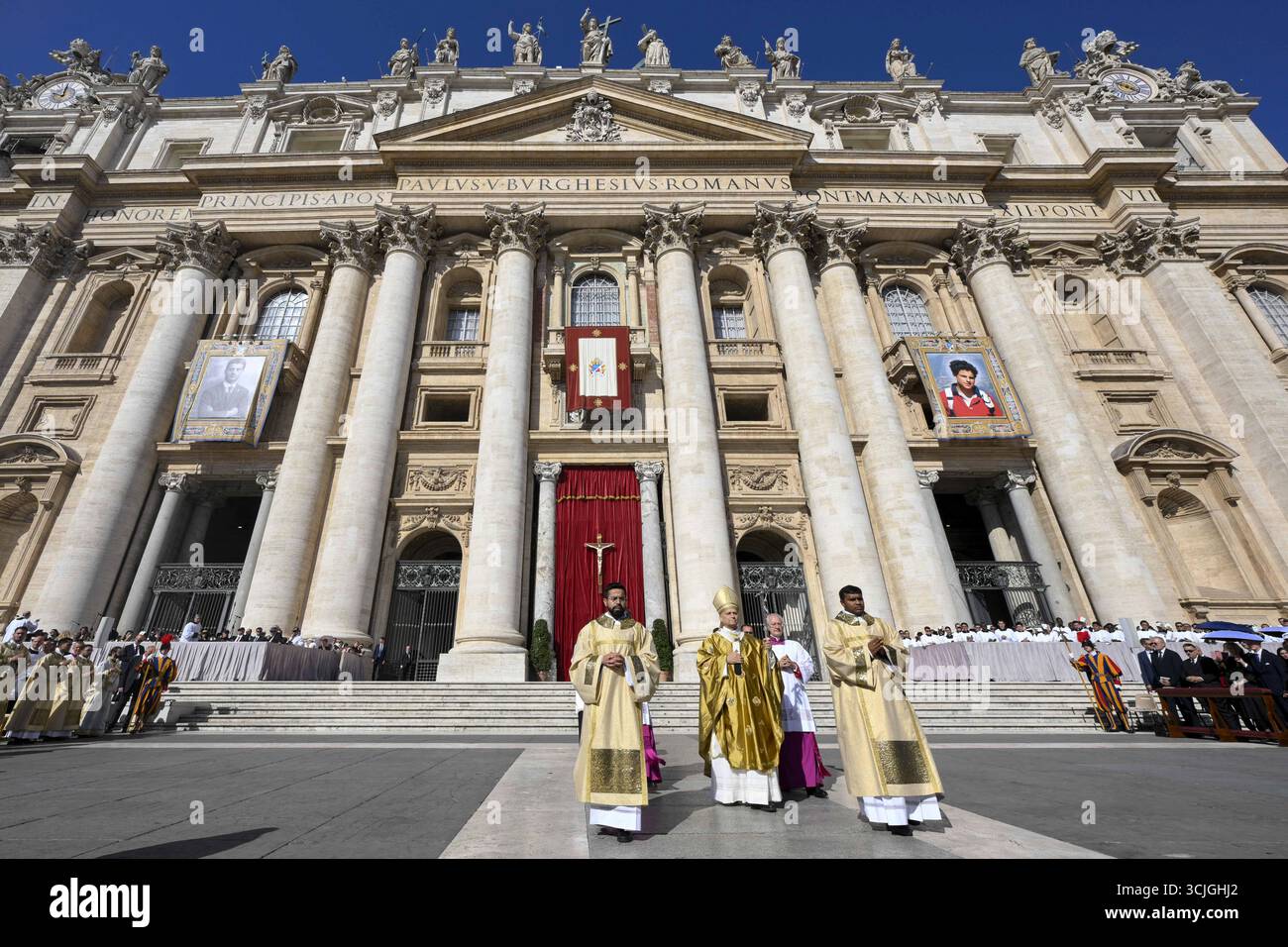 Pope Leo XIV presides over the Mass and canonization of Carlo Acutis ...