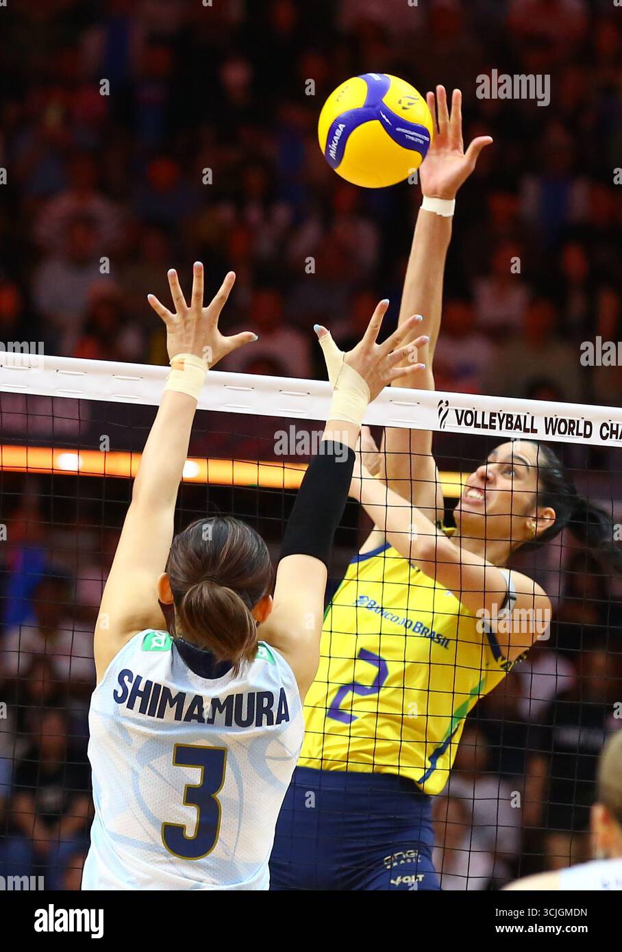 (250907) -- BANGKOK, Sept. 7, 2025 (Xinhua) -- Diana Duarte Alecrim (R ...