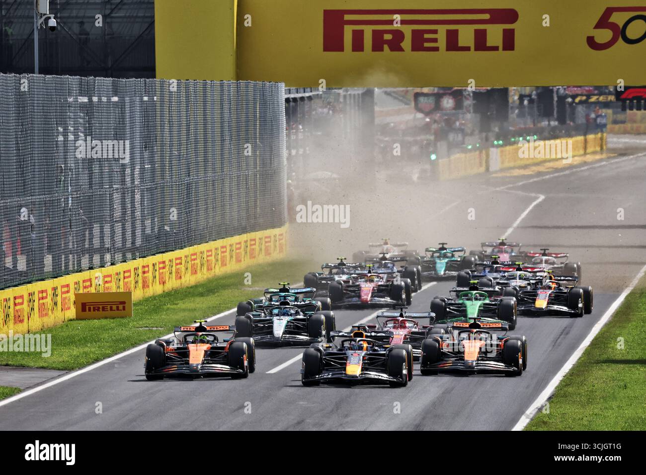 Lando Norris (GBR) McLaren MCL39 and Max Verstappen (NLD) Red Bull Racing RB21 lead at the start ...
