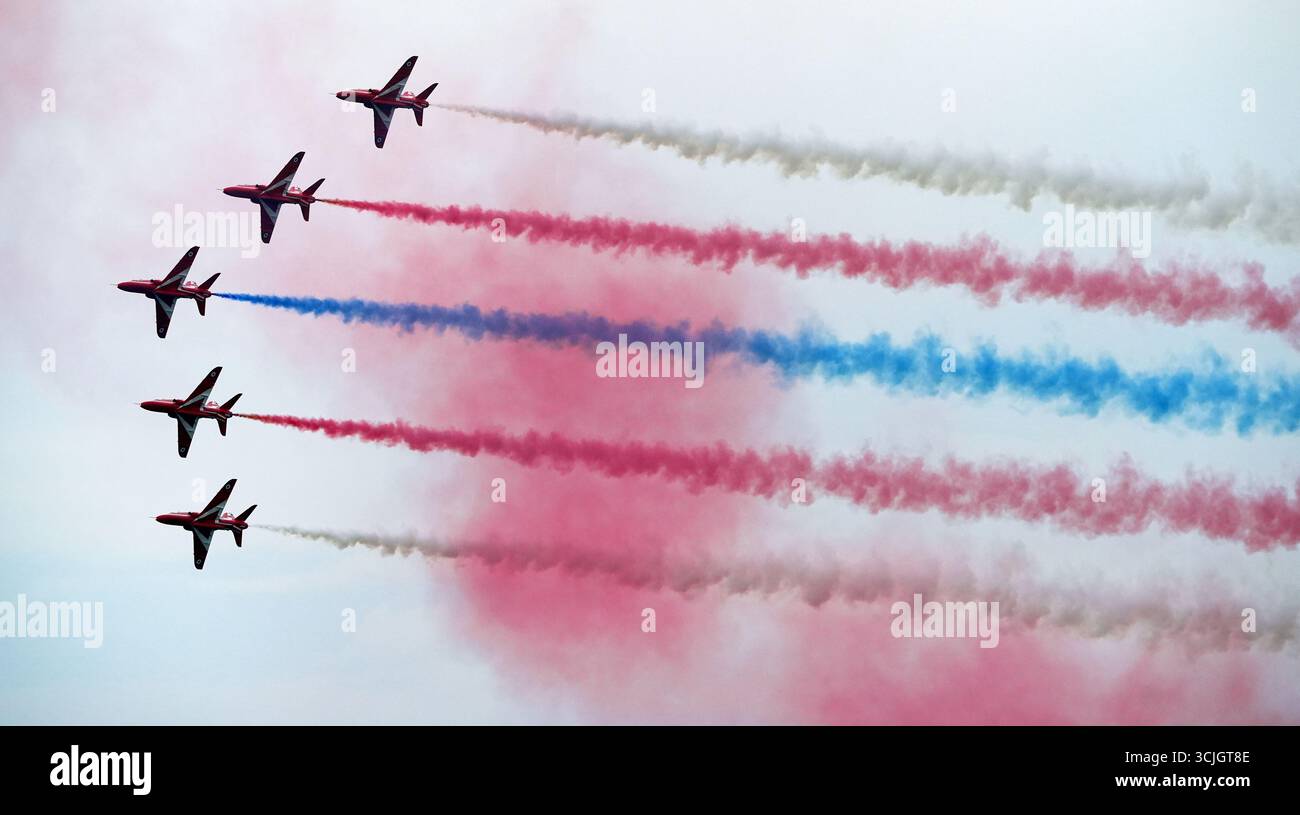 The Red Arrows perform during the AJ Bell Great North Run 2025 through ...