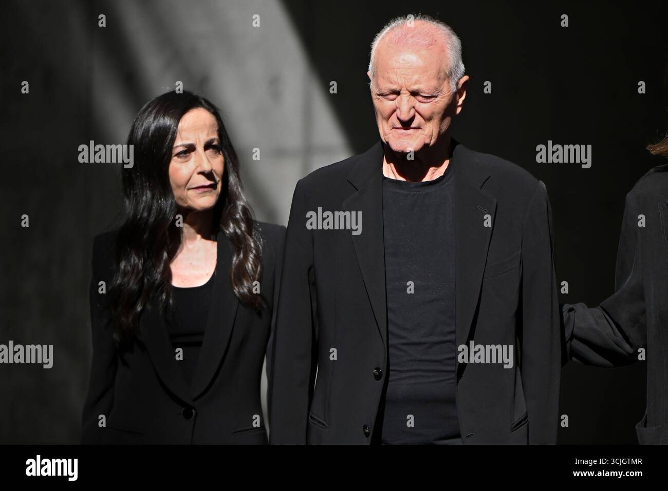 Santo Versace and wife Francesca De Stefano, left, arrive at the Armani ...