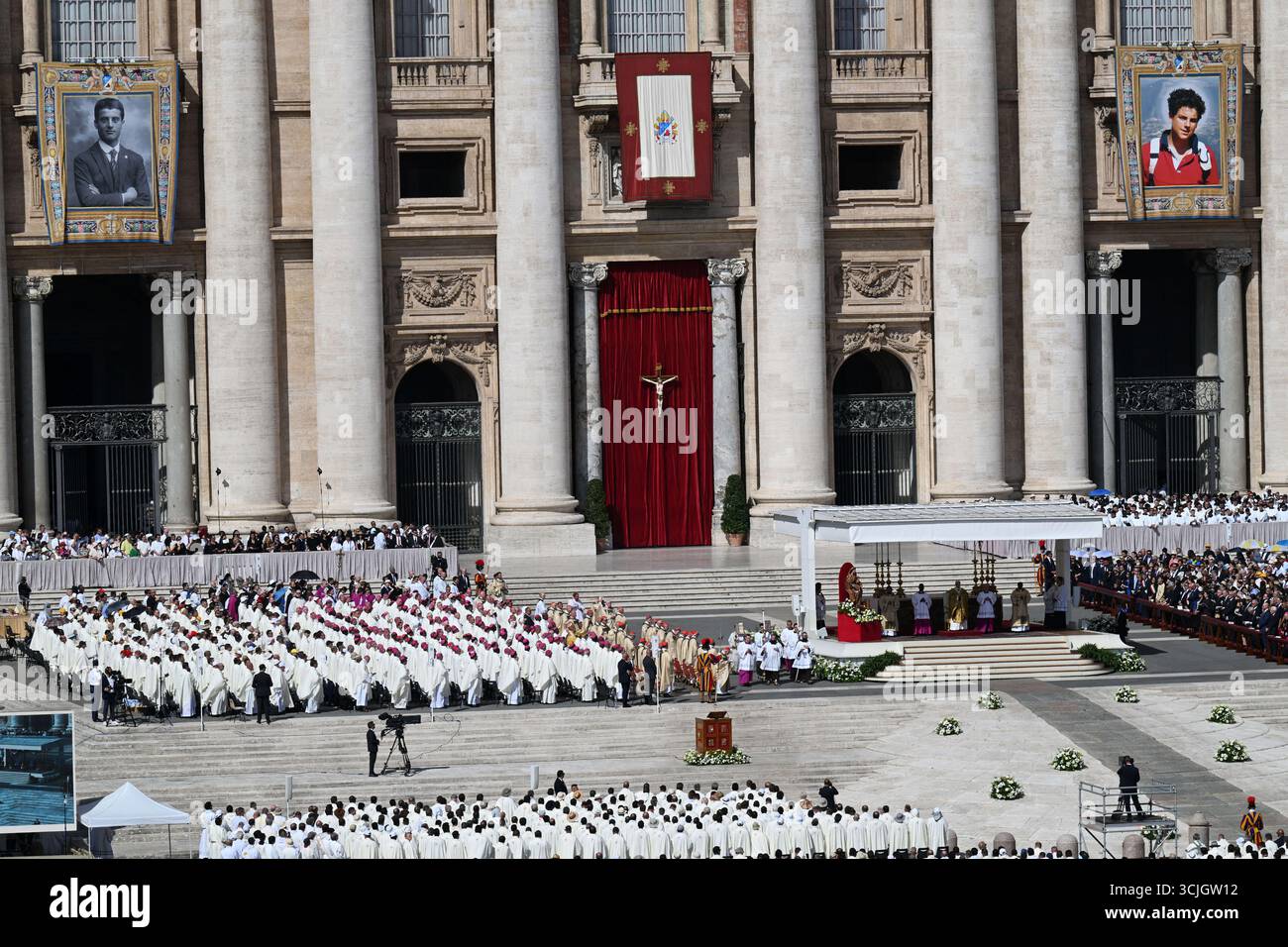 Pope Leo XIV presides over the Mass and canonization of Carlo Acutis ...