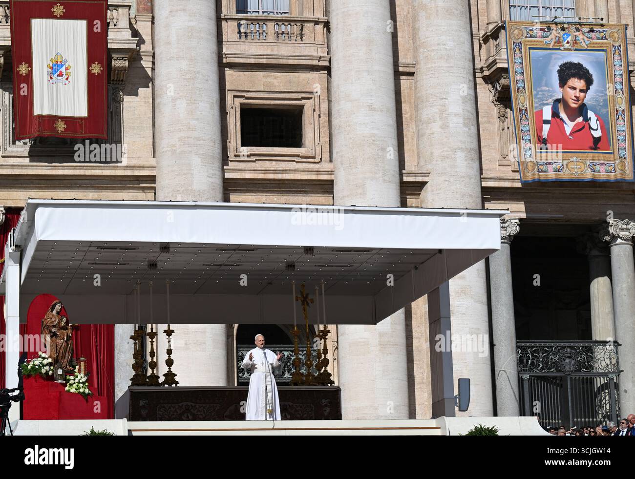 Portrait of new saint Carlo Acutis on Saint Peter’s basilica as Pope ...