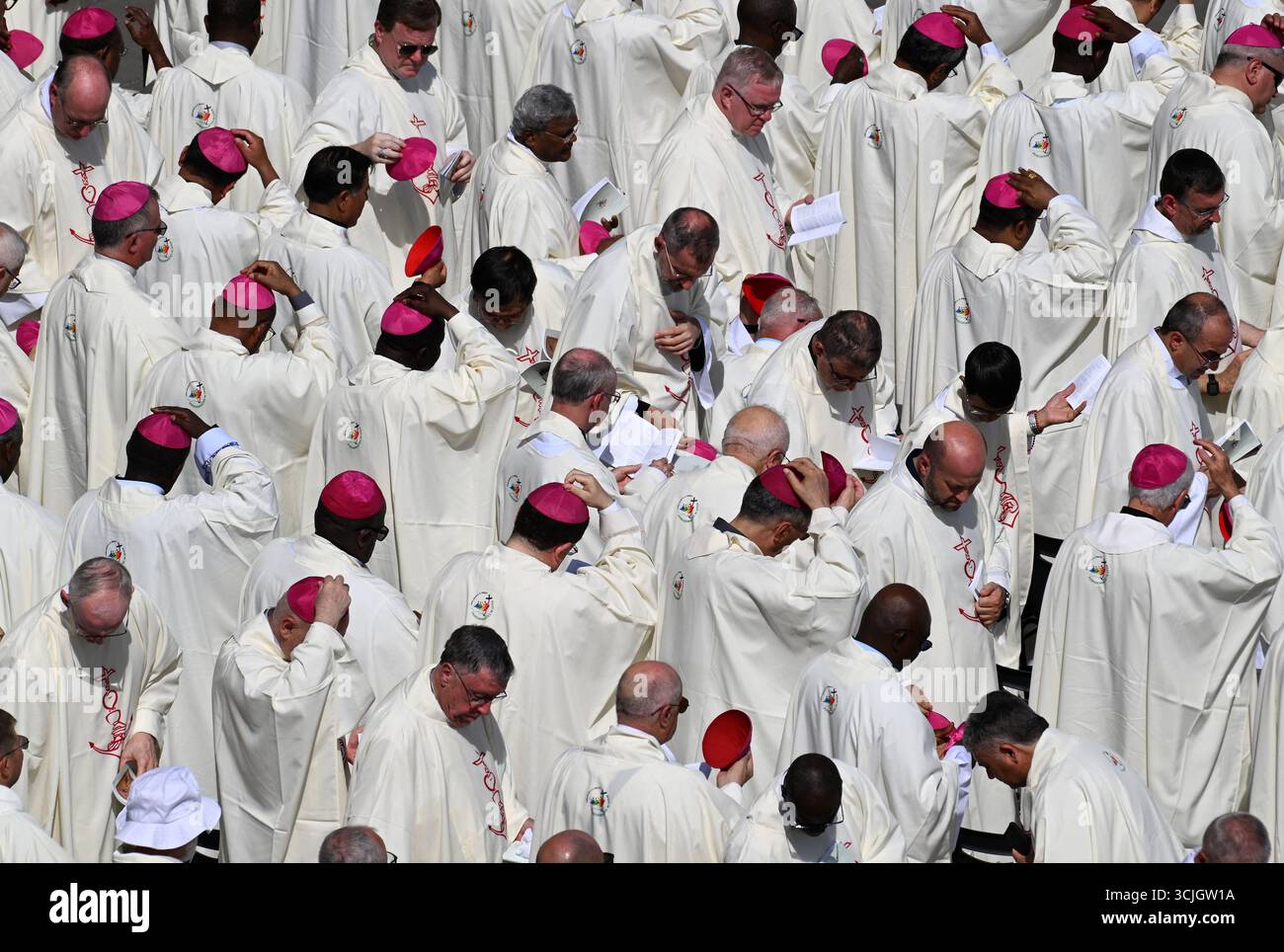 Pope Leo XIV presides over the Mass and canonization of Carlo Acutis ...