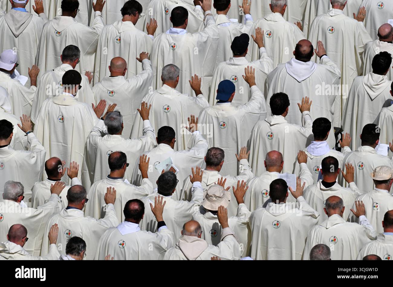 Pope Leo XIV presides over the Mass and canonization of Carlo Acutis ...