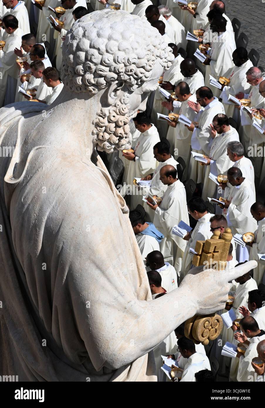 Pope Leo XIV presides over the Mass and canonization of Carlo Acutis ...