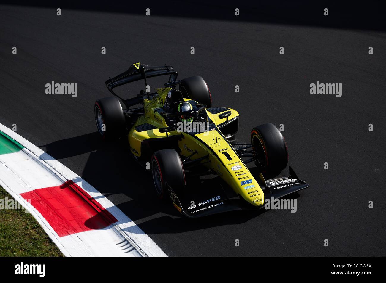 01 FORNAROLI Leonardo (ita), Invicta Racing, Dallara F2 2024, action ...