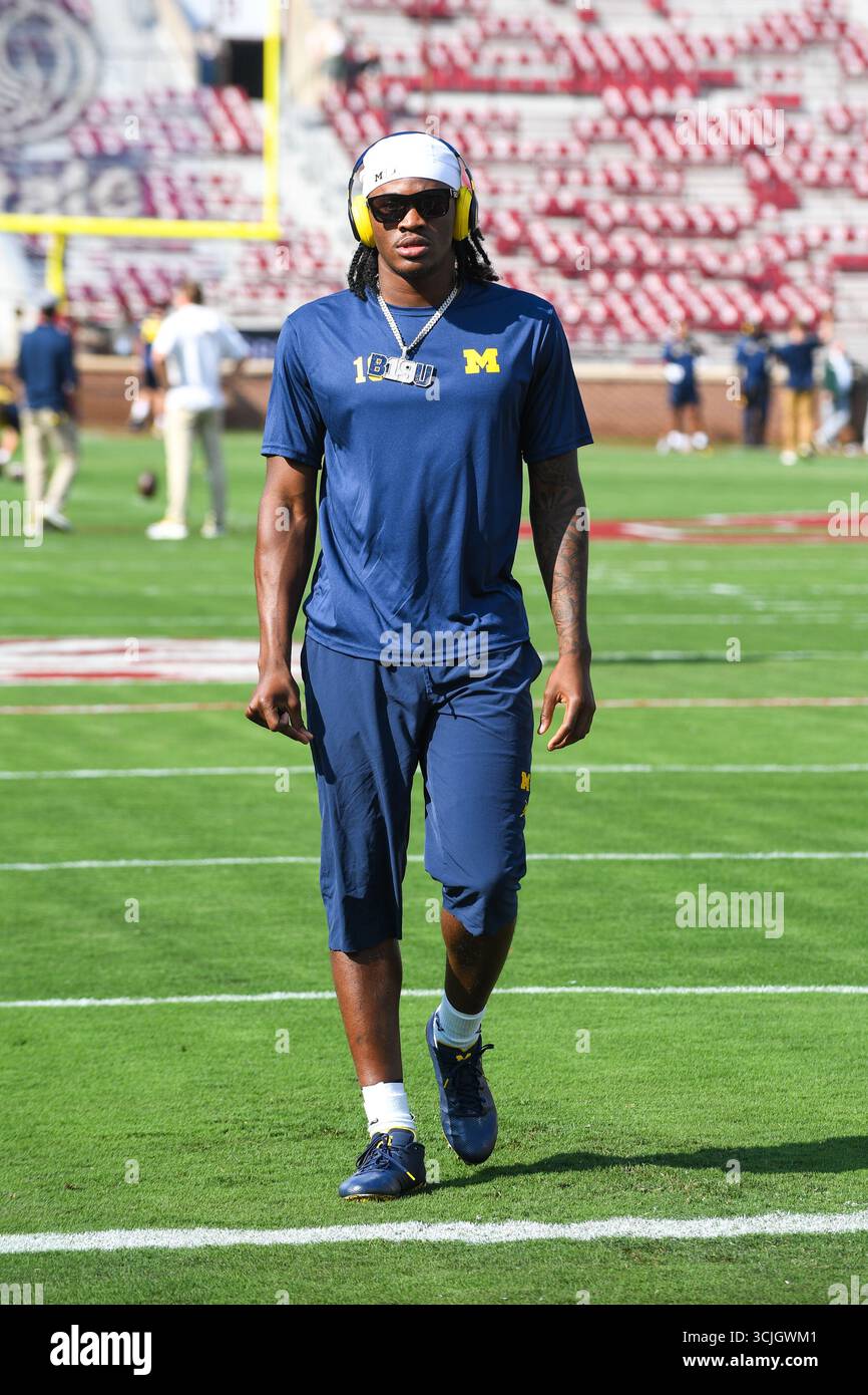 NORMAN, OKLAHOMA - SEPTEMBER 6: Bryce Underwood #19 of the Michigan ...