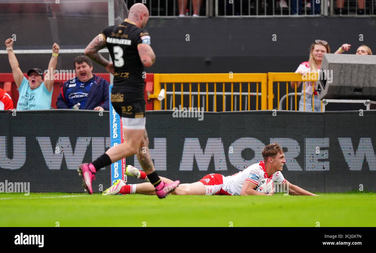 Hull KR's Noah Booth scores the first try during the Betfred Super ...